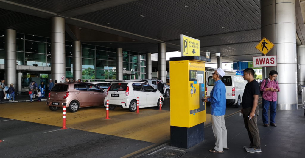 Conquer mall parking during Chinese New Year | Setel